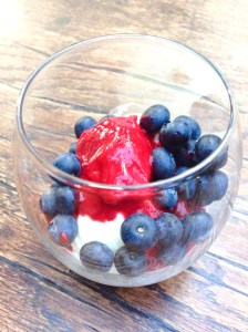 Verrine glacée et fruitée (fruits rouges)