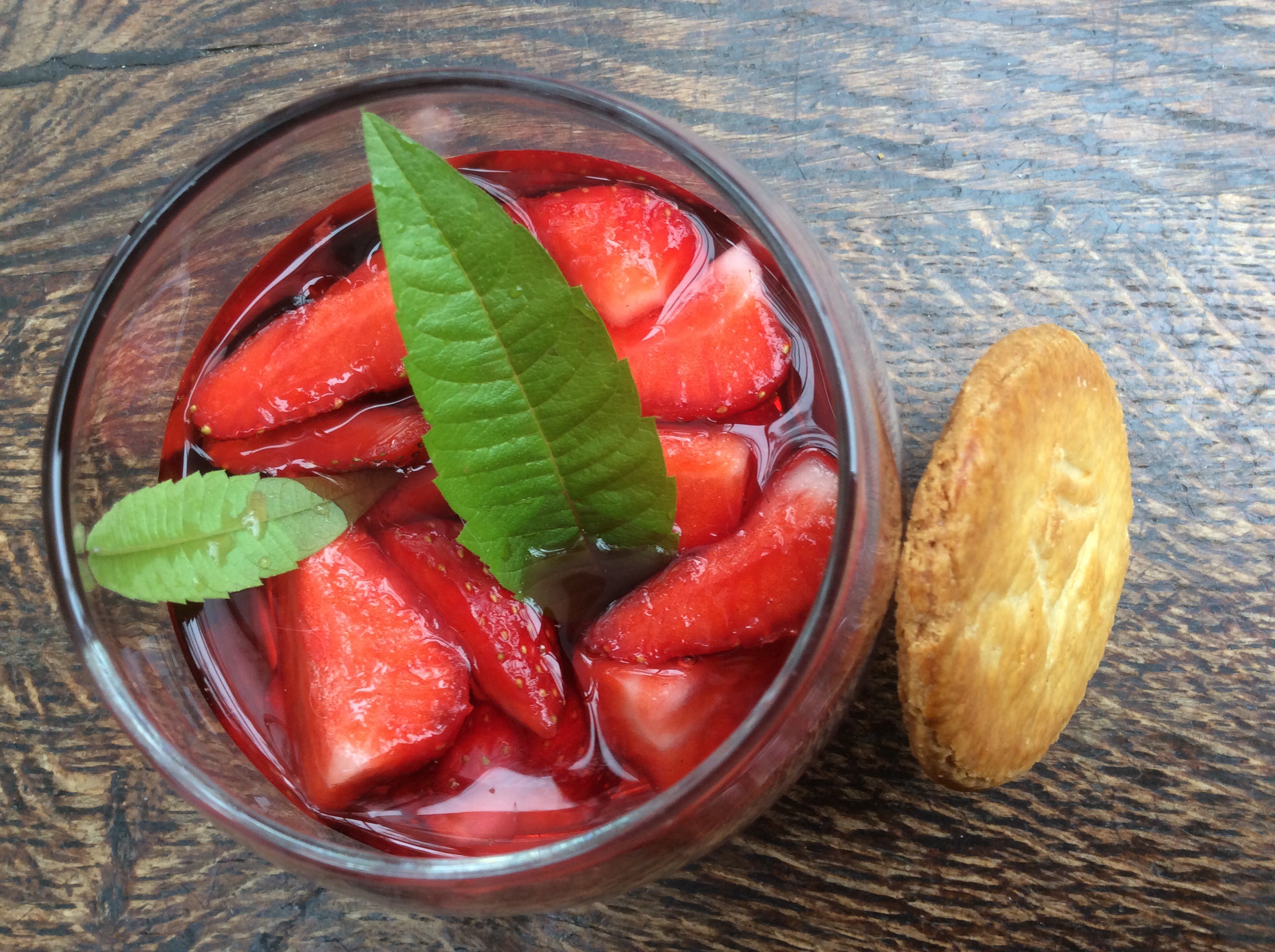 Salade de fruits rouges et infusion
